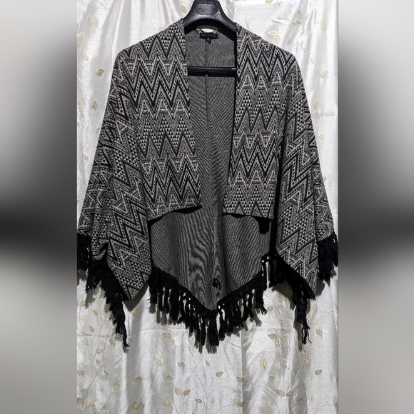 Socialite | Tops | Soft Warm Open Poncho Shrug Cape Wfringe | Poshmark